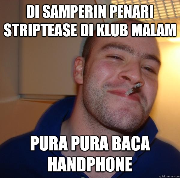 Di Samperin penari striptease di klub malam Pura pura baca handphone - Misc - quickmeme